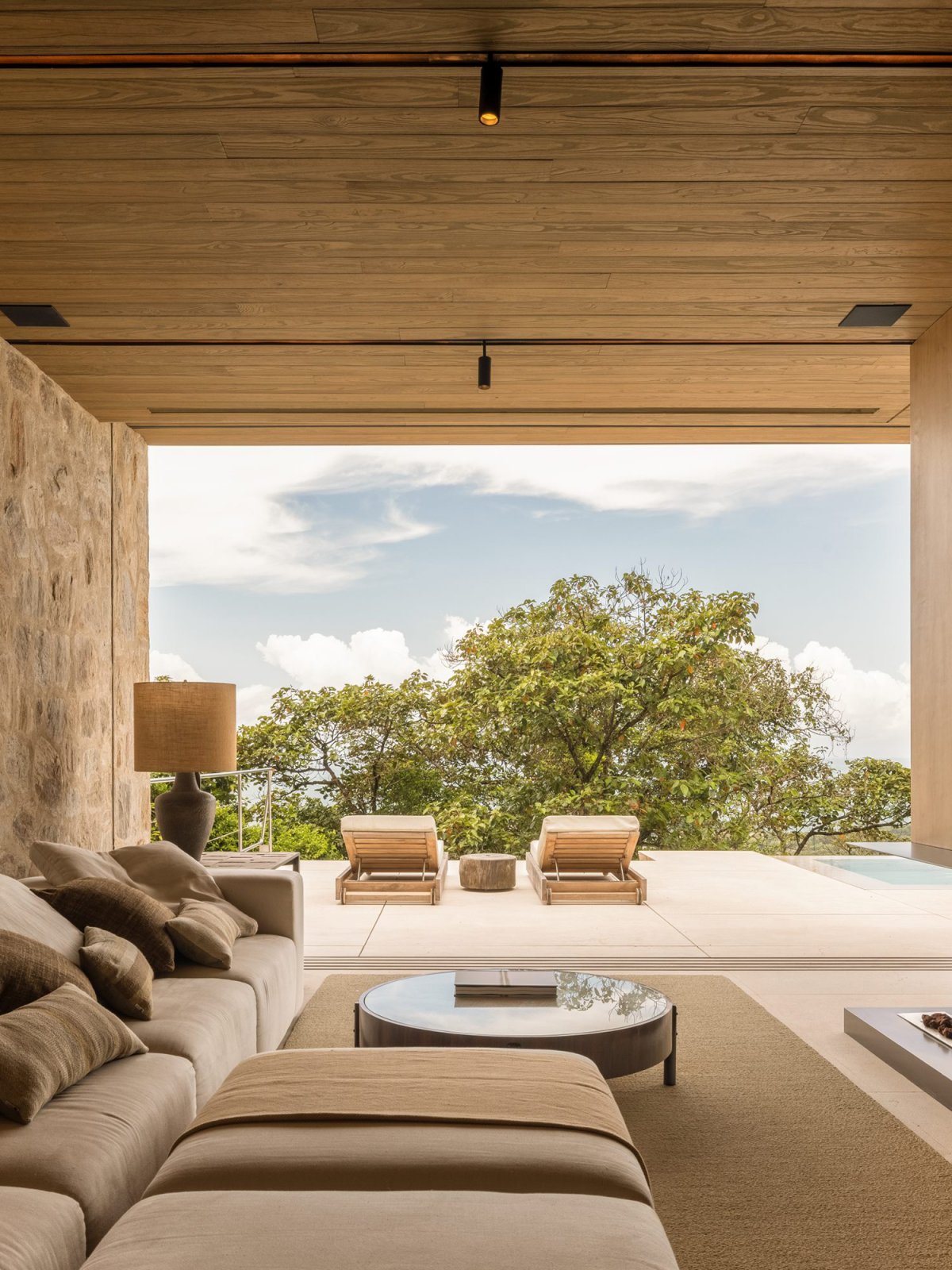 YinjiSpace - Studio Arthur Casas x LAB House